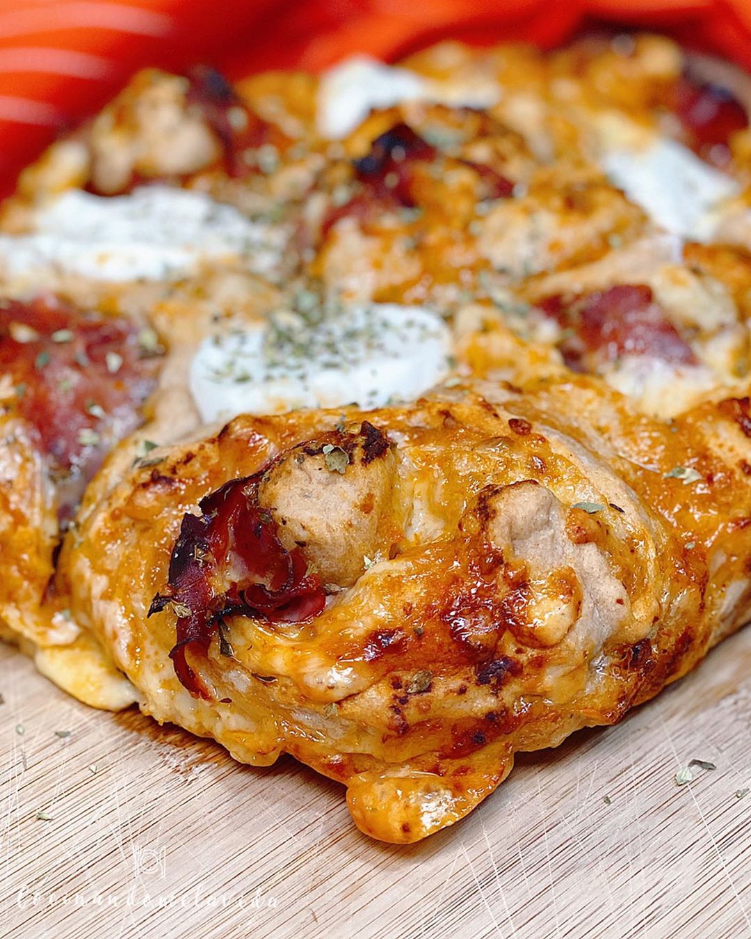 ROLLOS DE PIZZA CON JAMÓN Y QUESO