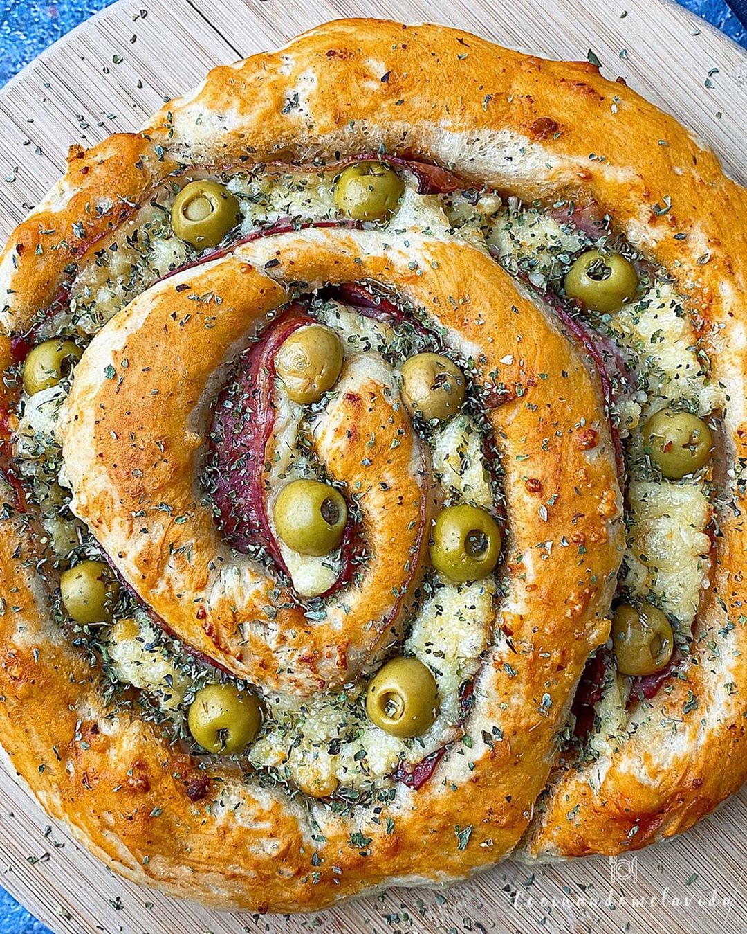 PIZZA ENROLLADA DE BEICON